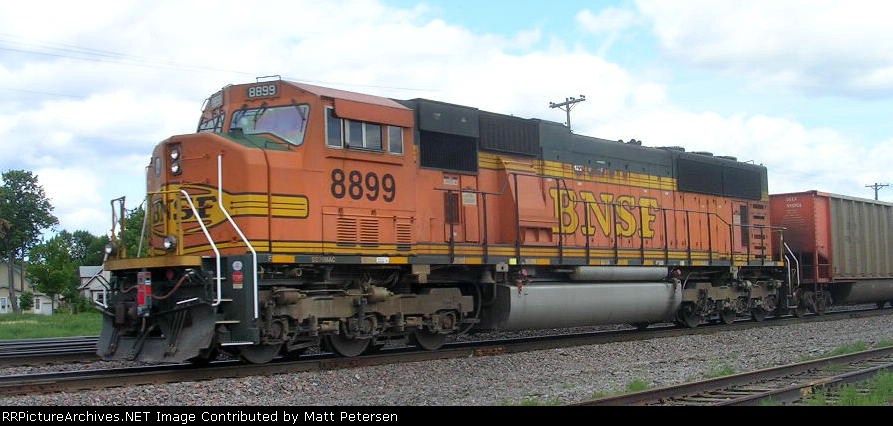 BNSF 8899